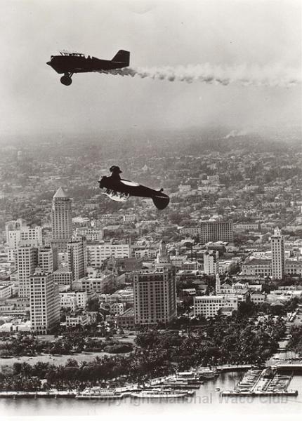 F2Album/1932 Waco UBF-2 Inverted_1